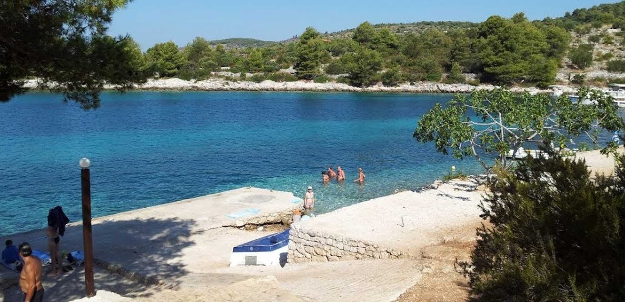 Duga Uvala Strand auf Čiovo Unterkunft und Appartements in der Nähe ...
