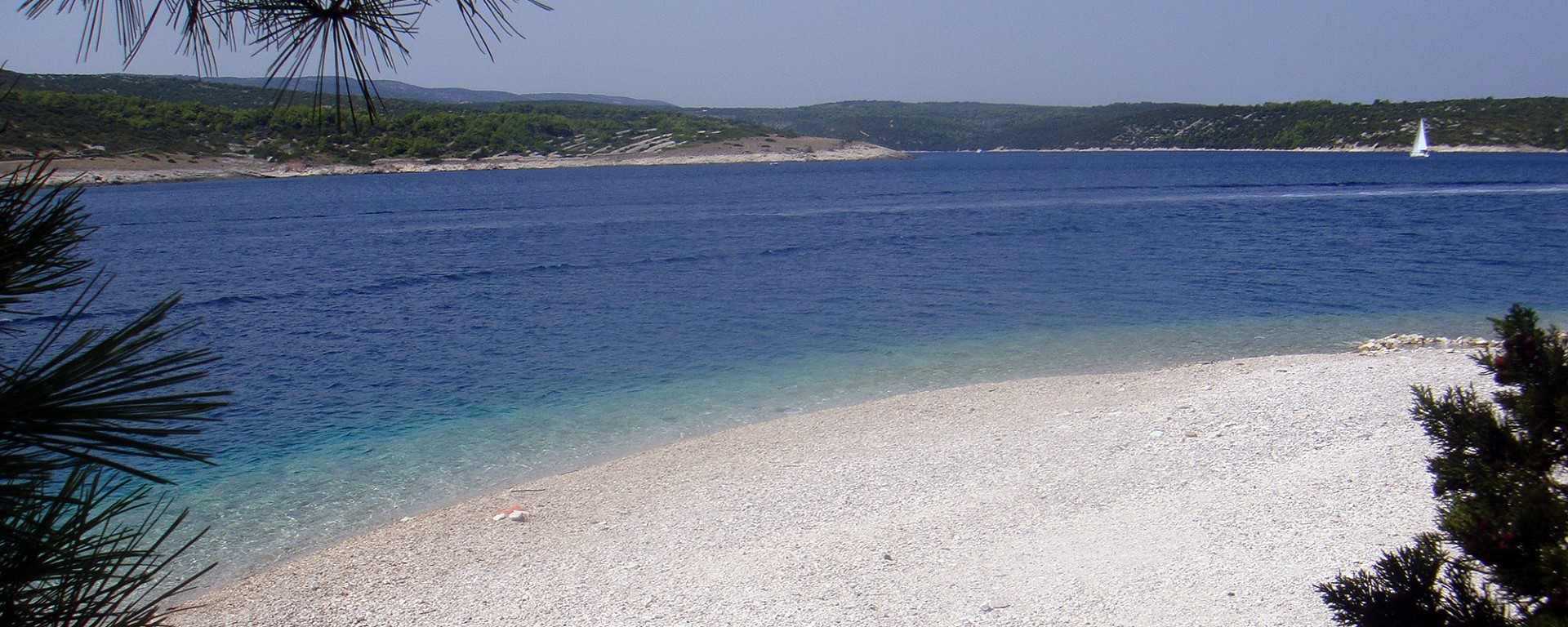 Lanterna Strand Povlja Unterkunft und Appartements in der Nähe | Direkt ...