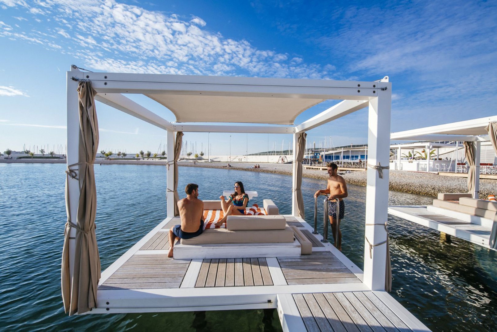 Portus Beach Club in Sukošan Unterkunft und Appartements in der Nähe ...